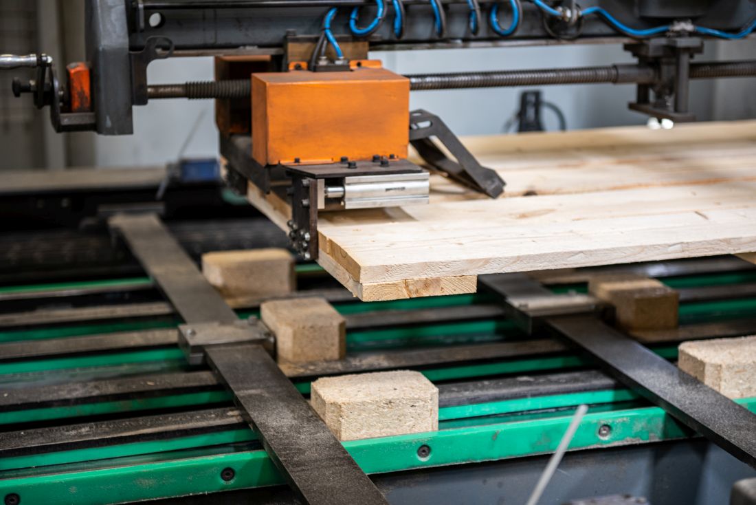 Pallet manufacturing in 5+1 steps (second part) - Golden Pallet